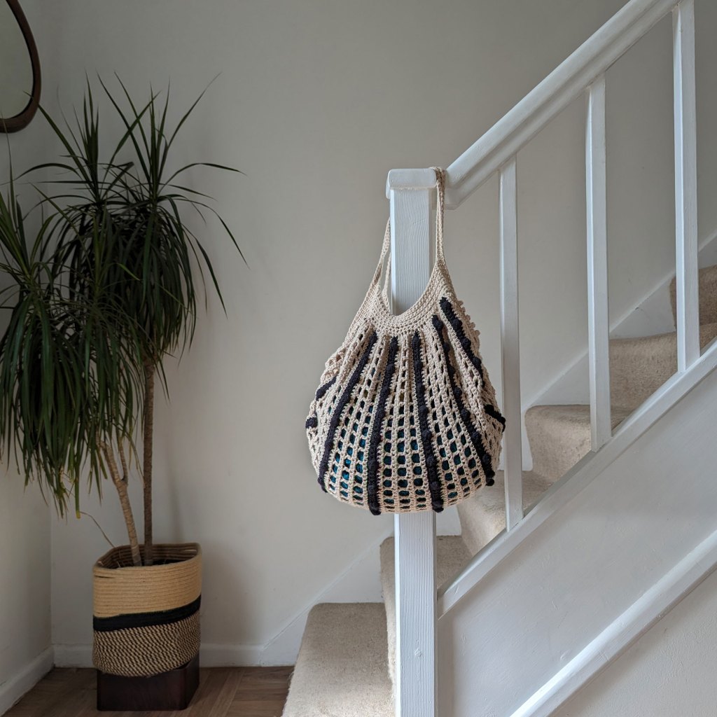 Ten Crochet Bag Patterns - Zeens and Roger